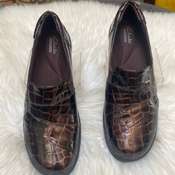 Clarks | Shoes | Clarks Metallic Brown Croc Style Shoes | Poshmark